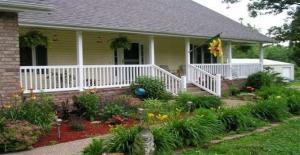 How to Clean Vinyl Railing Properly - MMC Fencing & Railing